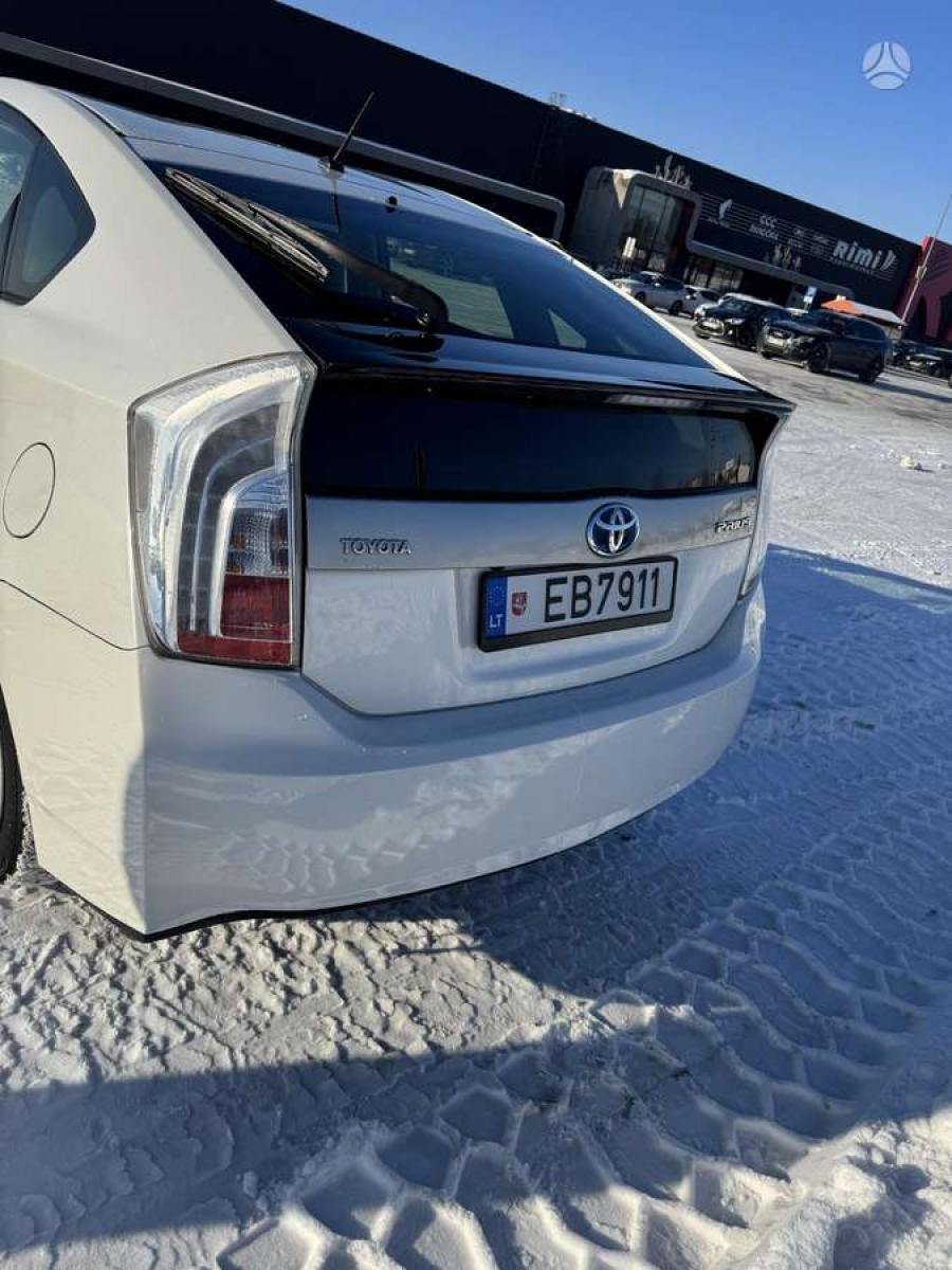 Balts Toyota Prius 2013 Panevēža, ar dzinēja tilpumu 1.80 L un nobraukumu 187 tūkst. km par 9700 €, foto 5 vietnē AUTOMOTO.COM.LV
