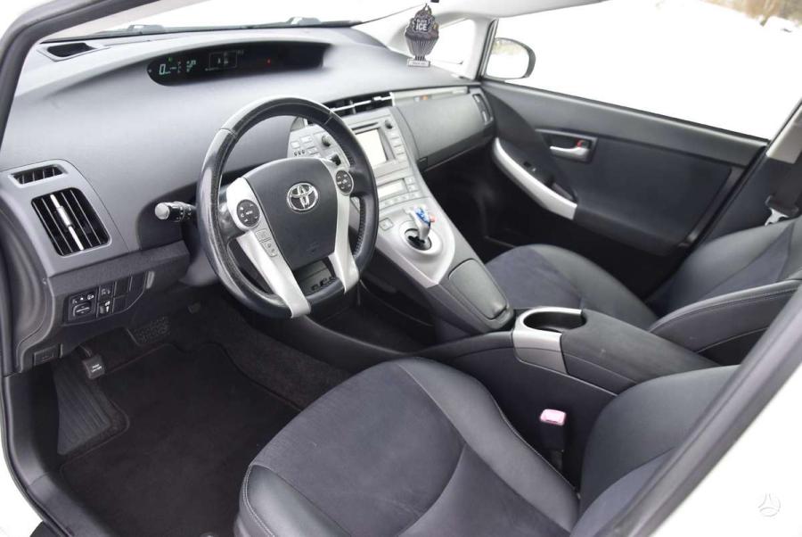 Balts Toyota Prius 2013 Viļņa, ar dzinēja tilpumu 1.80 L un nobraukumu 264 tūkst. km par 7950 €, foto 8 vietnē AUTOMOTO.COM.LV