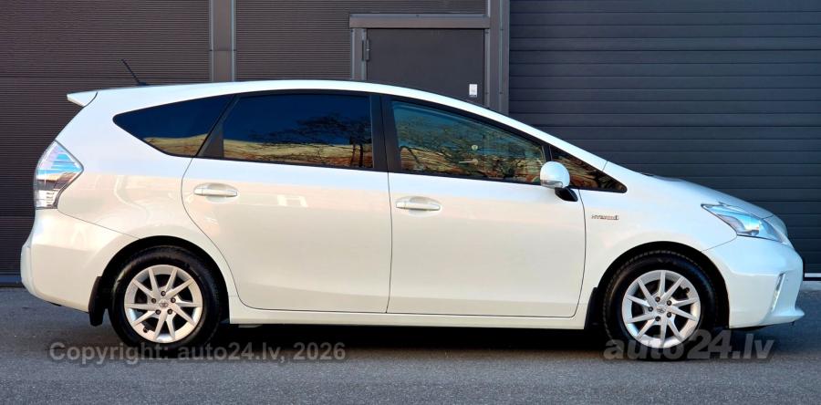 White Toyota Prius 2013 in Tallinn, with an engine capacity of 1.80 L and mileage of 152 thousand km for 11900 €, photo 6 on AUTOMOTO.COM.LV