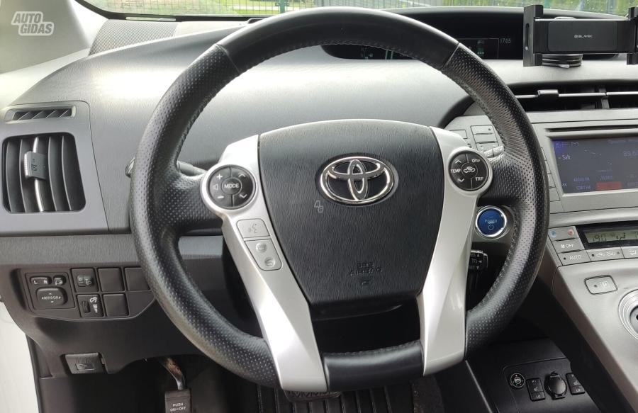 Balts Toyota Prius 2013 Viļņa, ar dzinēja tilpumu 1.80 L un nobraukumu 247 tūkst. km par 7777 €, foto 3 vietnē AUTOMOTO.COM.LV