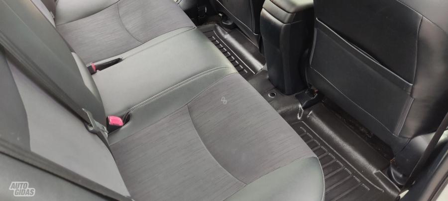 Balts Toyota Prius 2013 Viļņa, ar dzinēja tilpumu 1.80 L un nobraukumu 247 tūkst. km par 7777 €, foto 6 vietnē AUTOMOTO.COM.LV