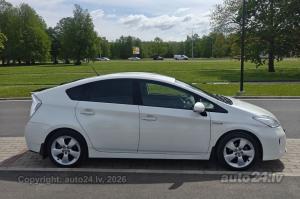 Белый Тойота Приус 2013 в Таллин, объемом двигателя 1.80 л и пробегом 169 тыс. км за 9999 €, фото 6 на AUTOMOTO.COM.LV