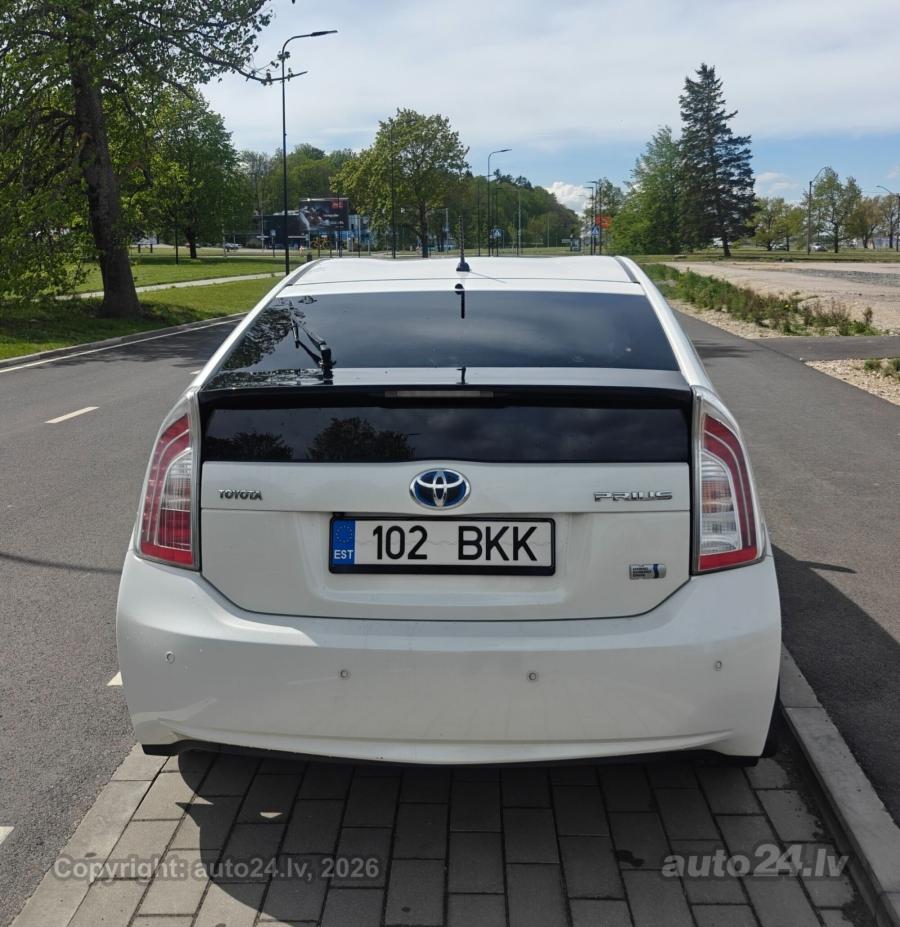 Белый Тойота Приус 2013 в Таллин, объемом двигателя 1.80 л и пробегом 169 тыс. км за 9999 €, фото 7 на AUTOMOTO.COM.LV