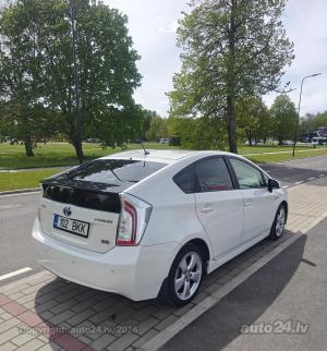 Белый Тойота Приус 2013 в Таллин, объемом двигателя 1.80 л и пробегом 169 тыс. км за 9999 €, фото 9 на AUTOMOTO.COM.LV
