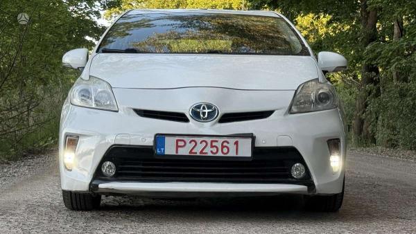 Balts Toyota Prius 2013 Viļņa, ar dzinēja tilpumu 1.80 L un nobraukumu 299 tūkst. km par 5500 €, foto 6 vietnē AUTOMOTO.COM.LV