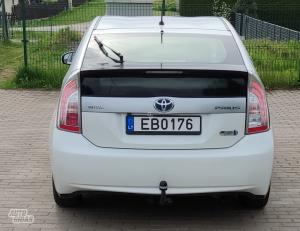 White Toyota Prius 2013 in Vilnius, with an engine capacity of 1.80 L and mileage of 247 thousand km for 7499 €, photo 4 on AUTOMOTO.COM.LV