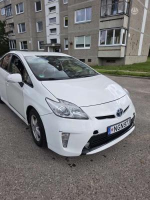 Balts Toyota Prius 2013 Viļņa, ar dzinēja tilpumu 1.80 L un nobraukumu 257 tūkst. km par 5500 €, foto  vietnē AUTOMOTO.COM.LV