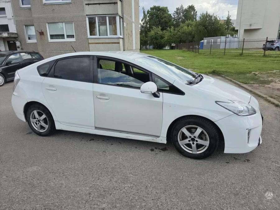 Balts Toyota Prius 2013 Viļņa, ar dzinēja tilpumu 1.80 L un nobraukumu 257 tūkst. km par 5500 €, foto 3 vietnē AUTOMOTO.COM.LV