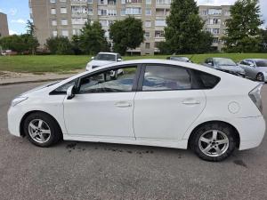 Balts Toyota Prius 2013 Viļņa, ar dzinēja tilpumu 1.80 L un nobraukumu 257 tūkst. km par 5500 €, foto 6 vietnē AUTOMOTO.COM.LV