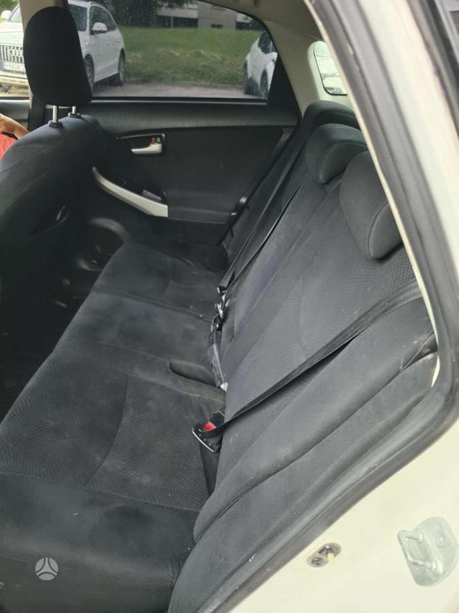 Balts Toyota Prius 2013 Viļņa, ar dzinēja tilpumu 1.80 L un nobraukumu 257 tūkst. km par 5500 €, foto 8 vietnē AUTOMOTO.COM.LV
