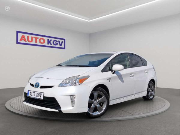 White Toyota Prius 2013 in Vilnius, with an engine capacity of 1.80 L and mileage of 98 thousand km for 8499 €, photo 1 on AUTOMOTO.COM.LV