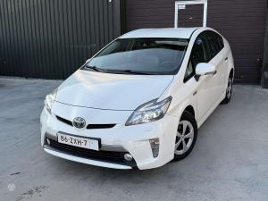 Balts Toyota Prius 2013 Kauņa, ar dzinēja tilpumu 1.80 L un nobraukumu 330 tūkst. km par 7600 €, foto  vietnē AUTOMOTO.COM.LV
