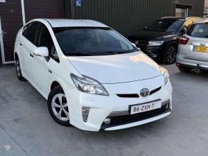 Белый Тойота Приус 2013 в Каунас, объемом двигателя 1.80 л и пробегом 330 тыс. км за 7600 €, фото 3 на AUTOMOTO.COM.LV