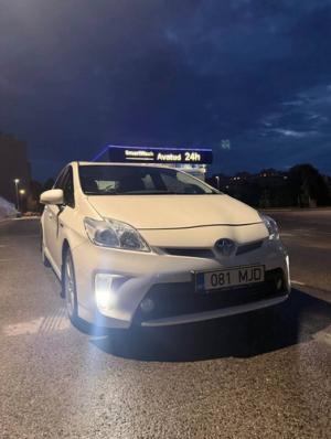 White Toyota Prius 2013 in Tallinn, with an engine capacity of 1.80 L and mileage of 473 thousand km for 4500 €, photo  on AUTOMOTO.COM.LV