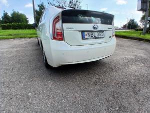 White Toyota Prius 2013 in Kaunas, with an engine capacity of 1.80 L and mileage of 356 thousand km for 7000 €, photo 6 on AUTOMOTO.COM.LV