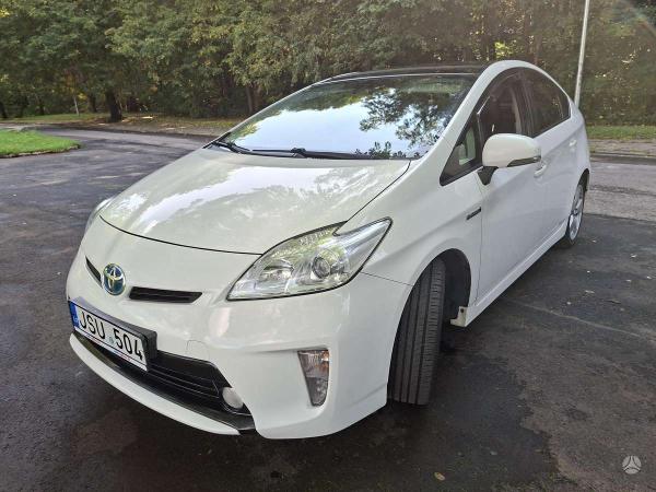 White Toyota Prius 2013 in Vilnius, with an engine capacity of 1.80 L and mileage of 218 thousand km for 8900 €, photo 1 on AUTOMOTO.COM.LV