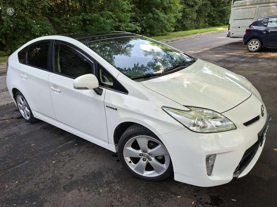 Balts Toyota Prius 2013 Viļņa, ar dzinēja tilpumu 1.80 L un nobraukumu 218 tūkst. km par 8900 €, foto 4 vietnē AUTOMOTO.COM.LV