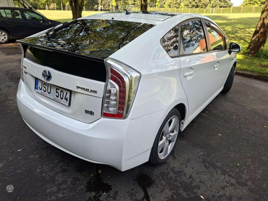 Balts Toyota Prius 2013 Viļņa, ar dzinēja tilpumu 1.80 L un nobraukumu 218 tūkst. km par 8900 €, foto 5 vietnē AUTOMOTO.COM.LV