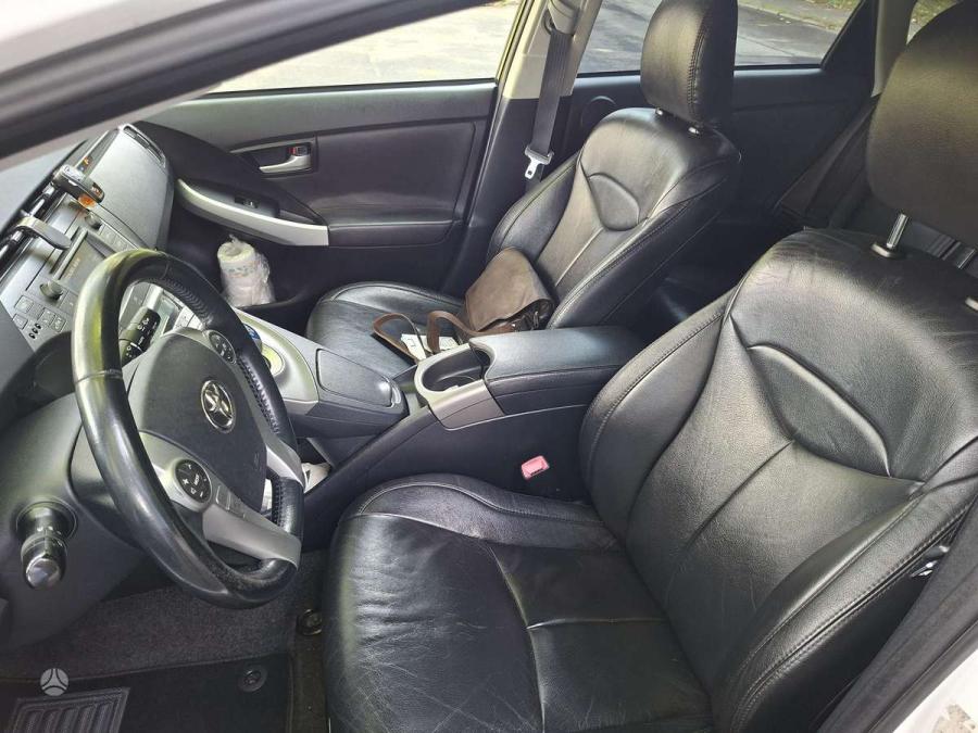 Balts Toyota Prius 2013 Viļņa, ar dzinēja tilpumu 1.80 L un nobraukumu 218 tūkst. km par 8900 €, foto 12 vietnē AUTOMOTO.COM.LV