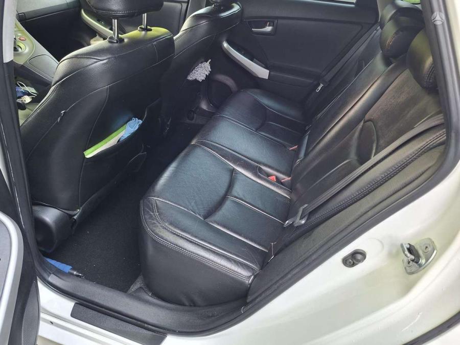 Balts Toyota Prius 2013 Viļņa, ar dzinēja tilpumu 1.80 L un nobraukumu 218 tūkst. km par 8900 €, foto 13 vietnē AUTOMOTO.COM.LV