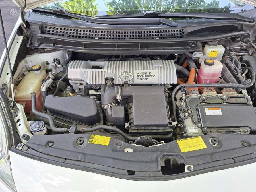 Balts Toyota Prius 2013 Viļņa, ar dzinēja tilpumu 1.80 L un nobraukumu 218 tūkst. km par 8900 €, foto 16 vietnē AUTOMOTO.COM.LV