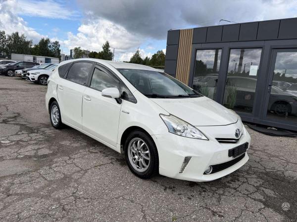 White Toyota Prius 2013 in Panevezys, with an engine capacity of 1.80 L and mileage of 370 thousand km for 7000 €, photo 5 on AUTOMOTO.COM.LV