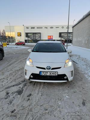 Balts Toyota Prius 2014 Tallina, ar dzinēja tilpumu 1.80 L un nobraukumu 500 tūkst. km par 6950 €, foto  vietnē AUTOMOTO.COM.LV