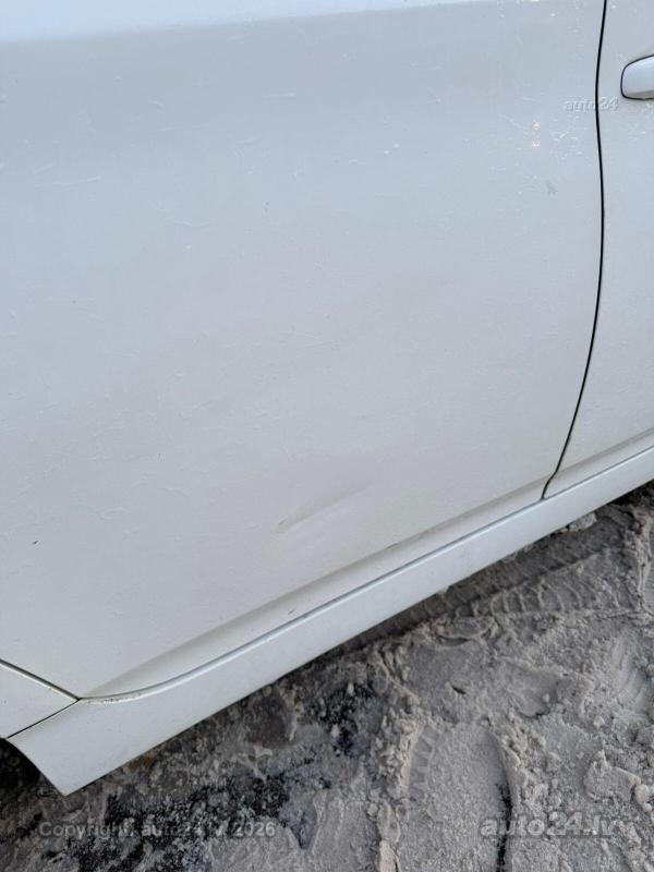 White Toyota Prius 2014 in Tallinn, with an engine capacity of 1.80 L and mileage of 500 thousand km for 6950 €, photo 6 on AUTOMOTO.COM.LV