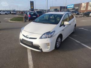 White Toyota Prius 2014 in Kaunas, with an engine capacity of 1.80 L and mileage of 243 thousand km for 7995 €, photo  on AUTOMOTO.COM.LV