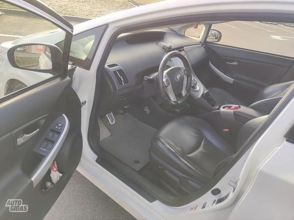 Balts Toyota Prius 2014 Kauņa, ar dzinēja tilpumu 1.80 L un nobraukumu 243 tūkst. km par 7995 €, foto 6 vietnē AUTOMOTO.COM.LV