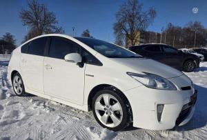 Balts Toyota Prius 2014 Marijampole, ar dzinēja tilpumu 1.80 L un nobraukumu 206 tūkst. km par 9350 €, foto  vietnē AUTOMOTO.COM.LV