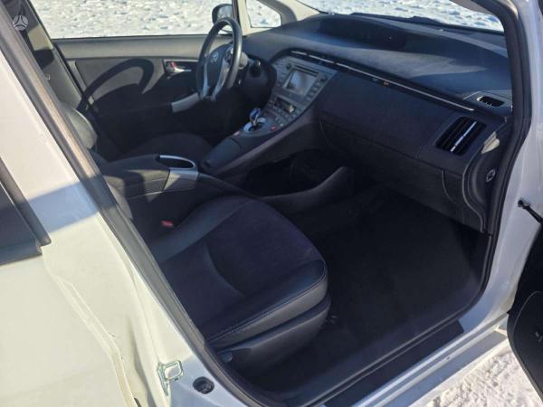 Balts Toyota Prius 2014 Marijampole, ar dzinēja tilpumu 1.80 L un nobraukumu 206 tūkst. km par 9350 €, foto 11 vietnē AUTOMOTO.COM.LV