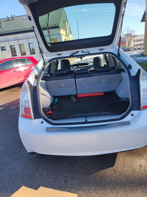 Balts Toyota Prius 2014 Kauņa, ar dzinēja tilpumu 1.80 L un nobraukumu 243 tūkst. km par 7300 €, foto 6 vietnē AUTOMOTO.COM.LV