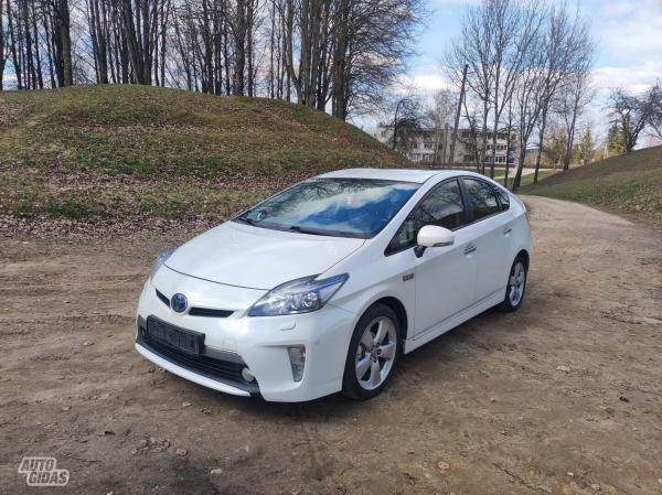 White Toyota Prius 2014 in Kaunas, with an engine capacity of 1.80 L and mileage of 243 thousand km for 8500 €, photo 1 on AUTOMOTO.COM.LV