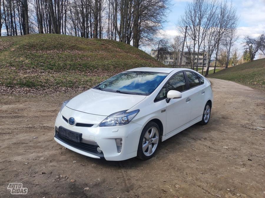 Balts Toyota Prius 2014 Kauņa, ar dzinēja tilpumu 1.80 L un nobraukumu 243 tūkst. km par 8500 €, foto 1 vietnē AUTOMOTO.COM.LV