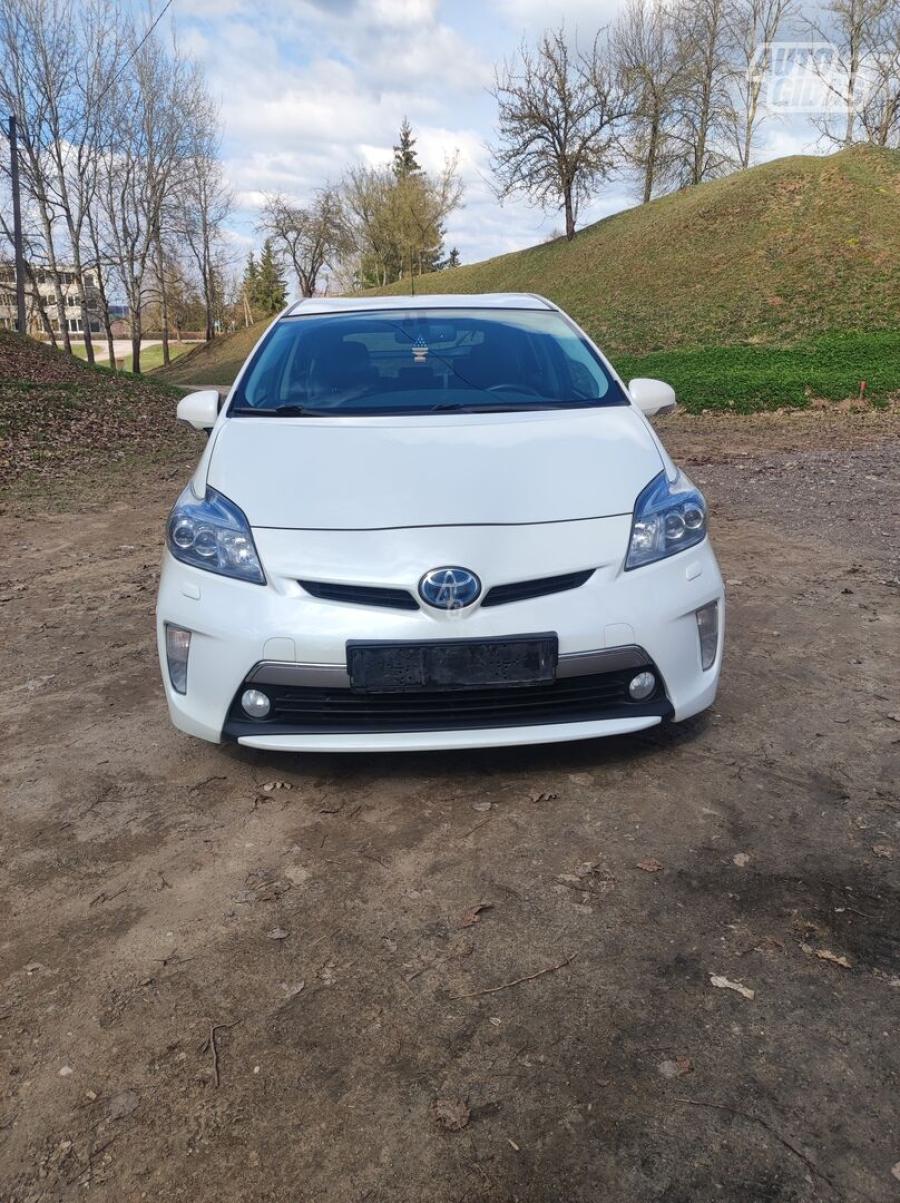 Balts Toyota Prius 2014 Kauņa, ar dzinēja tilpumu 1.80 L un nobraukumu 243 tūkst. km par 8500 €, foto 3 vietnē AUTOMOTO.COM.LV