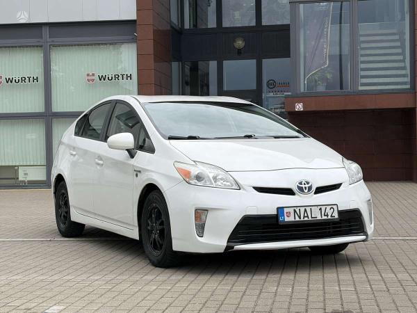 Balts Toyota Prius 2014 Viļņa, ar dzinēja tilpumu 1.80 L un nobraukumu 129 tūkst. km par 8500 €, foto 5 vietnē AUTOMOTO.COM.LV