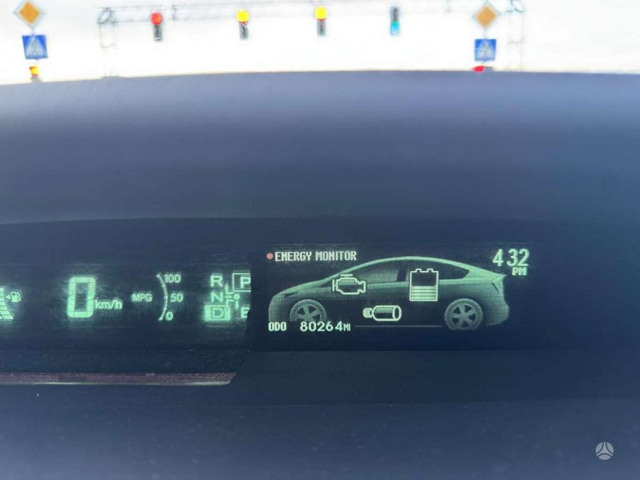 Белый Тойота Приус 2014 в Вильнюс, объемом двигателя 1.80 л и пробегом 129 тыс. км за 8500 €, фото 15 на AUTOMOTO.COM.LV