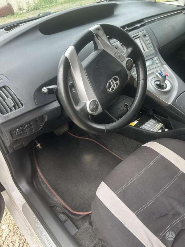 Balts Toyota Prius 2014 Panevēža, ar dzinēja tilpumu 1.80 L un nobraukumu 250 tūkst. km par 7000 €, foto 7 vietnē AUTOMOTO.COM.LV