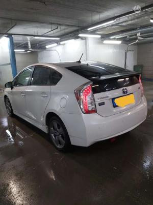 White Toyota Prius 2015 in Siauliai, with an engine capacity of 1.80 L and mileage of 153 thousand km for 10500 €, photo 6 on AUTOMOTO.COM.LV
