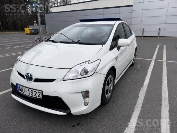 Balts Toyota Prius 2015 Rīga, ar dzinēja tilpumu 1.80 L un nobraukumu 254 tūkst. km par 5100 €, foto 2 vietnē AUTOMOTO.COM.LV