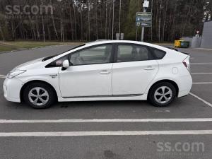 Balts Toyota Prius 2015 Rīga, ar dzinēja tilpumu 1.80 L un nobraukumu 254 tūkst. km par 5100 €, foto 4 vietnē AUTOMOTO.COM.LV
