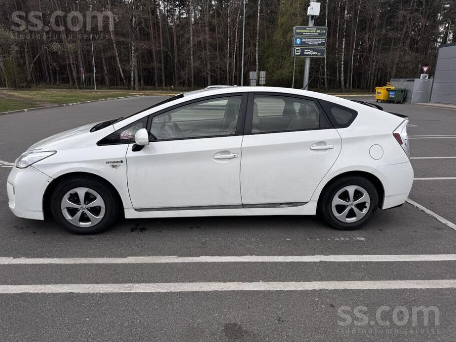 Balts Toyota Prius 2015 Rīga, ar dzinēja tilpumu 1.80 L un nobraukumu 254 tūkst. km par 5100 €, foto 4 vietnē AUTOMOTO.COM.LV
