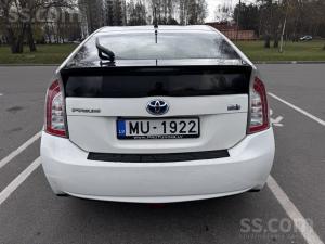Balts Toyota Prius 2015 Rīga, ar dzinēja tilpumu 1.80 L un nobraukumu 254 tūkst. km par 5100 €, foto 6 vietnē AUTOMOTO.COM.LV