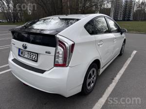 Balts Toyota Prius 2015 Rīga, ar dzinēja tilpumu 1.80 L un nobraukumu 254 tūkst. km par 5100 €, foto 7 vietnē AUTOMOTO.COM.LV
