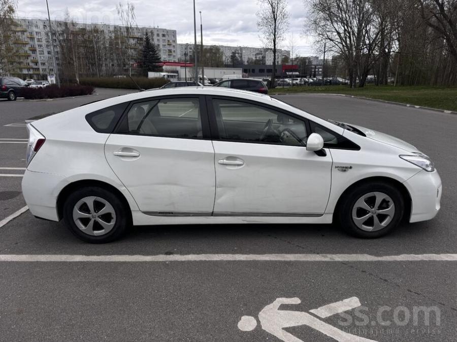 Balts Toyota Prius 2015 Rīga, ar dzinēja tilpumu 1.80 L un nobraukumu 254 tūkst. km par 5100 €, foto 8 vietnē AUTOMOTO.COM.LV