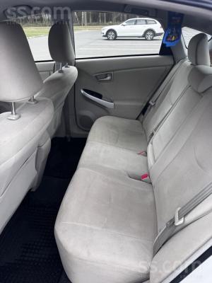 Balts Toyota Prius 2015 Rīga, ar dzinēja tilpumu 1.80 L un nobraukumu 254 tūkst. km par 5100 €, foto 10 vietnē AUTOMOTO.COM.LV
