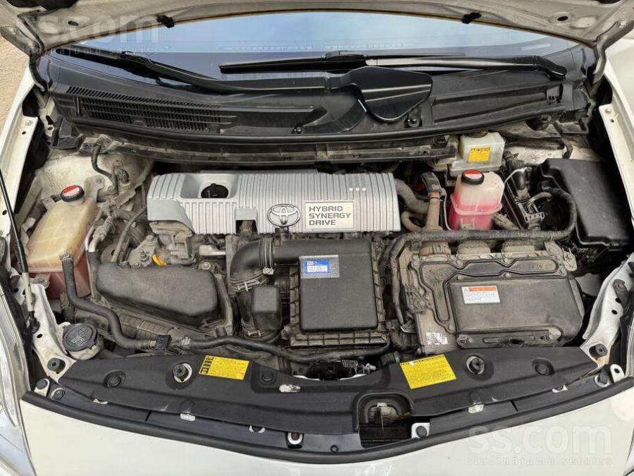 Balts Toyota Prius 2015 Rīga, ar dzinēja tilpumu 1.80 L un nobraukumu 254 tūkst. km par 5100 €, foto 11 vietnē AUTOMOTO.COM.LV