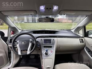 Balts Toyota Prius 2015 Rīga, ar dzinēja tilpumu 1.80 L un nobraukumu 254 tūkst. km par 5100 €, foto 12 vietnē AUTOMOTO.COM.LV