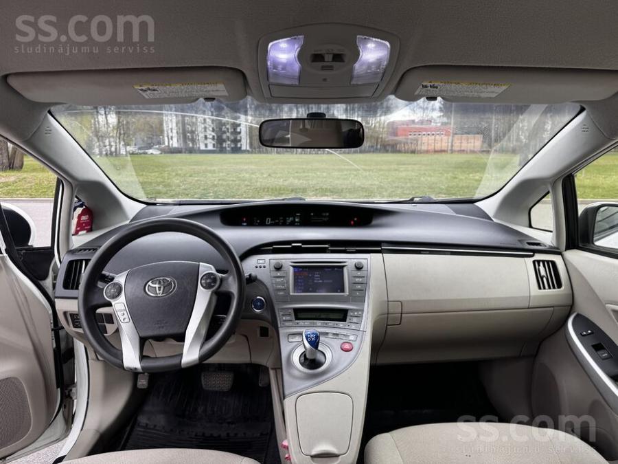 Balts Toyota Prius 2015 Rīga, ar dzinēja tilpumu 1.80 L un nobraukumu 254 tūkst. km par 5100 €, foto 12 vietnē AUTOMOTO.COM.LV